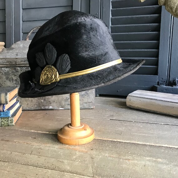 1930s French Black Velvet Hat, Moleskin, Floral Roset… - Gem