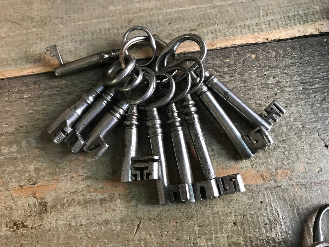 Antique Iron Skeleton Key Ring, Door Gate Key Set, 19th C Georgian Era ...