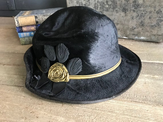1930s French Black Velvet Hat, Moleskin, Floral Roset… - Gem
