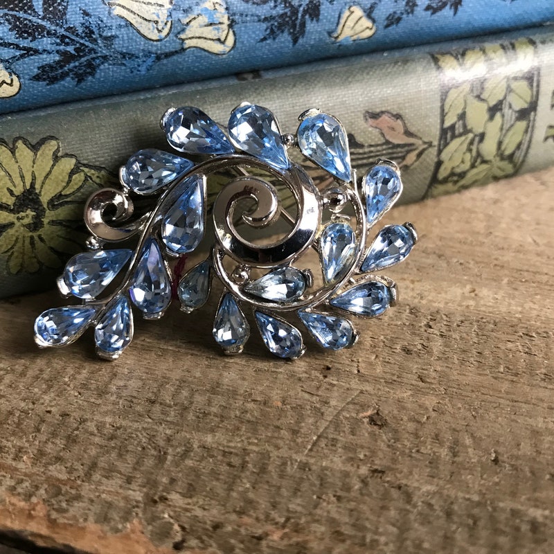 Trifari Pin Brooch - Etsy