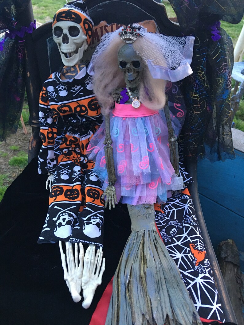 Mr. and Mrs. Skeleton Bones Distressed Bed With Ouija Board - Etsy