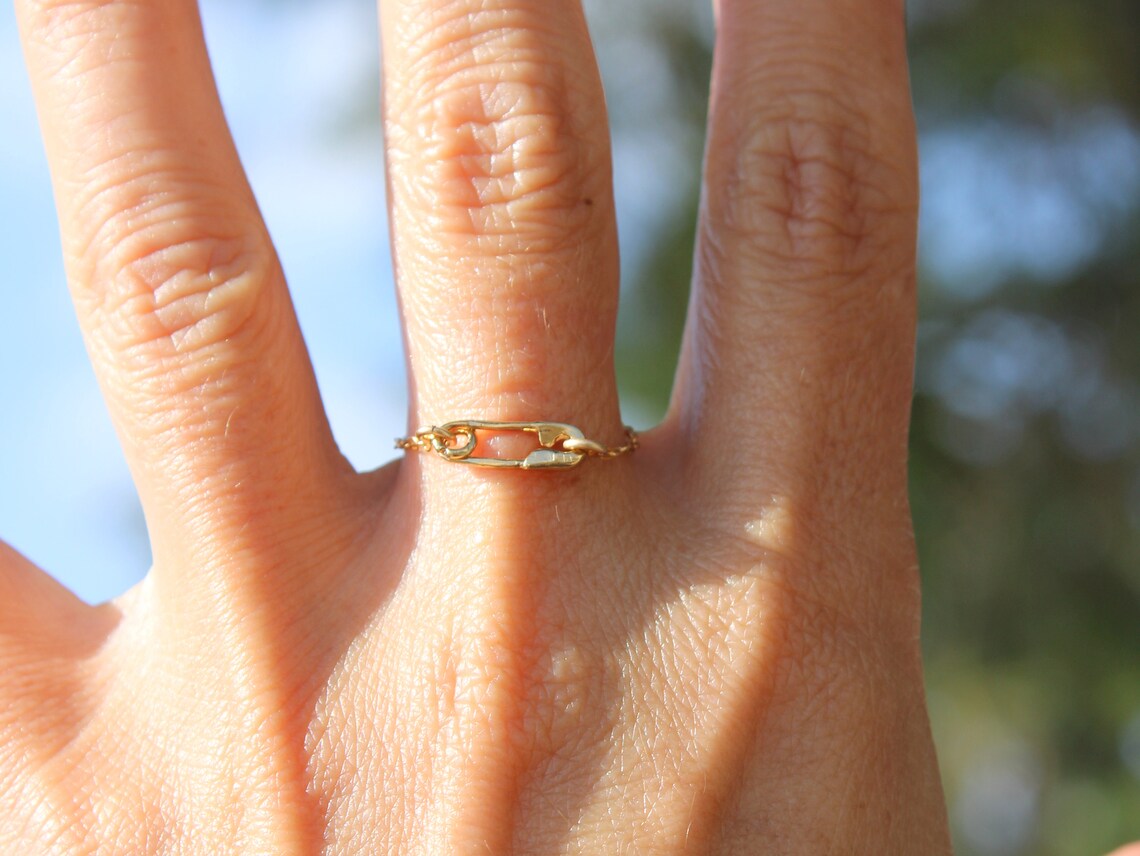 Safety Pin Ring in Gold or Silver Delicate Chain Ring | Etsy