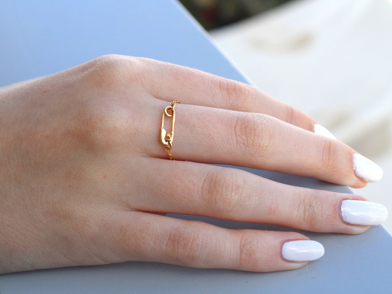 Safety Pin Ring in Gold or Silver Delicate Chain Ring - Etsy