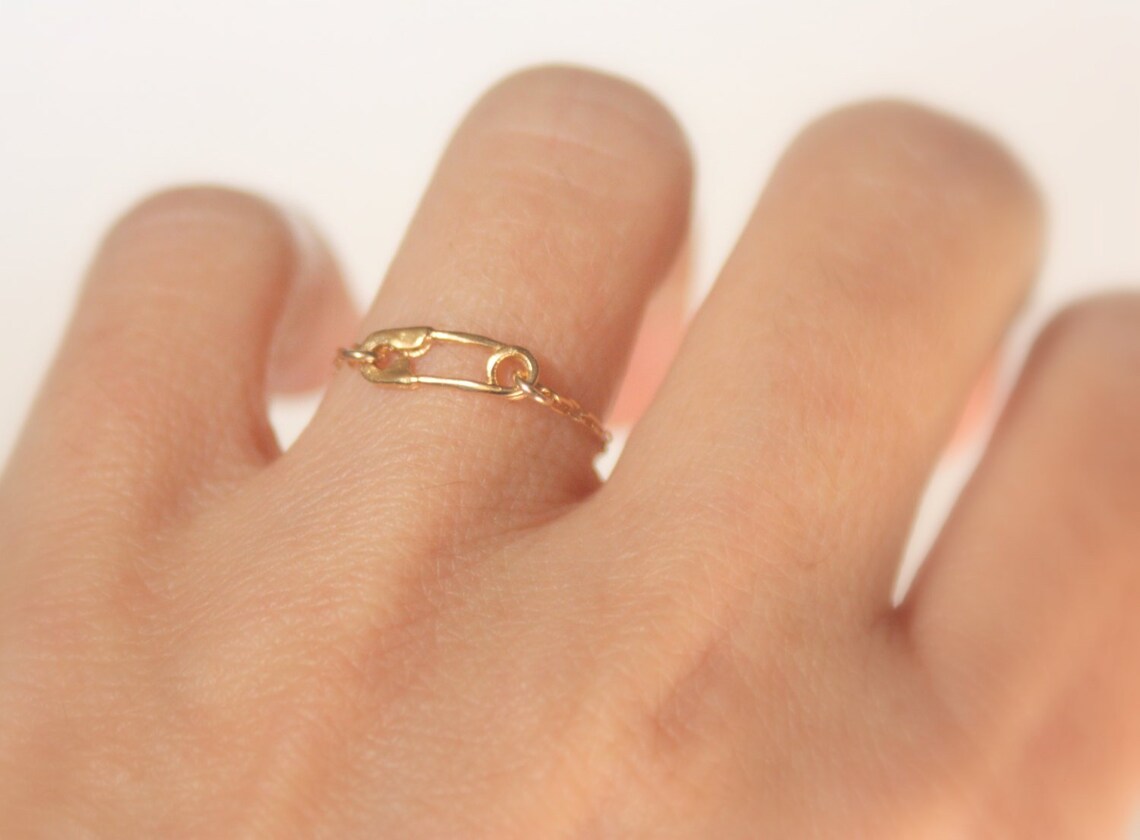 Safety Pin Ring in Gold or Silver Delicate Chain Ring | Etsy