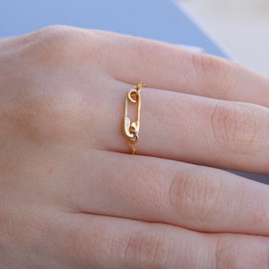 Safety Pin Ring in Gold or Silver Delicate Chain Ring - Etsy