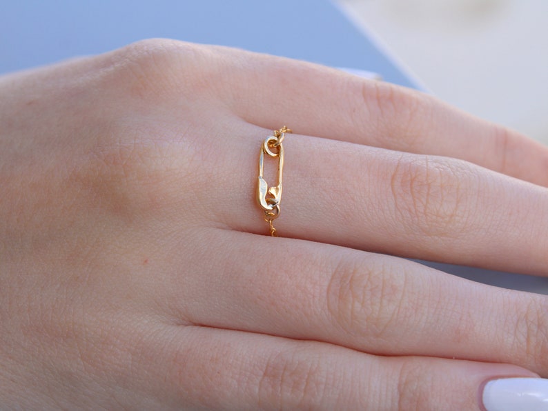 Safety Pin Ring in Gold or Silver Delicate Chain Ring - Etsy