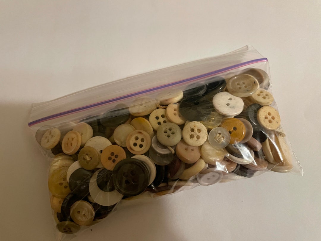 Snack Size Bag of Assorted Vintage Buttons, About 10-20 Mm in Size (B12 ...