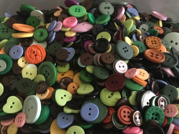 50 count all kinds of colors and sizes button mix 10-25 mm | Etsy