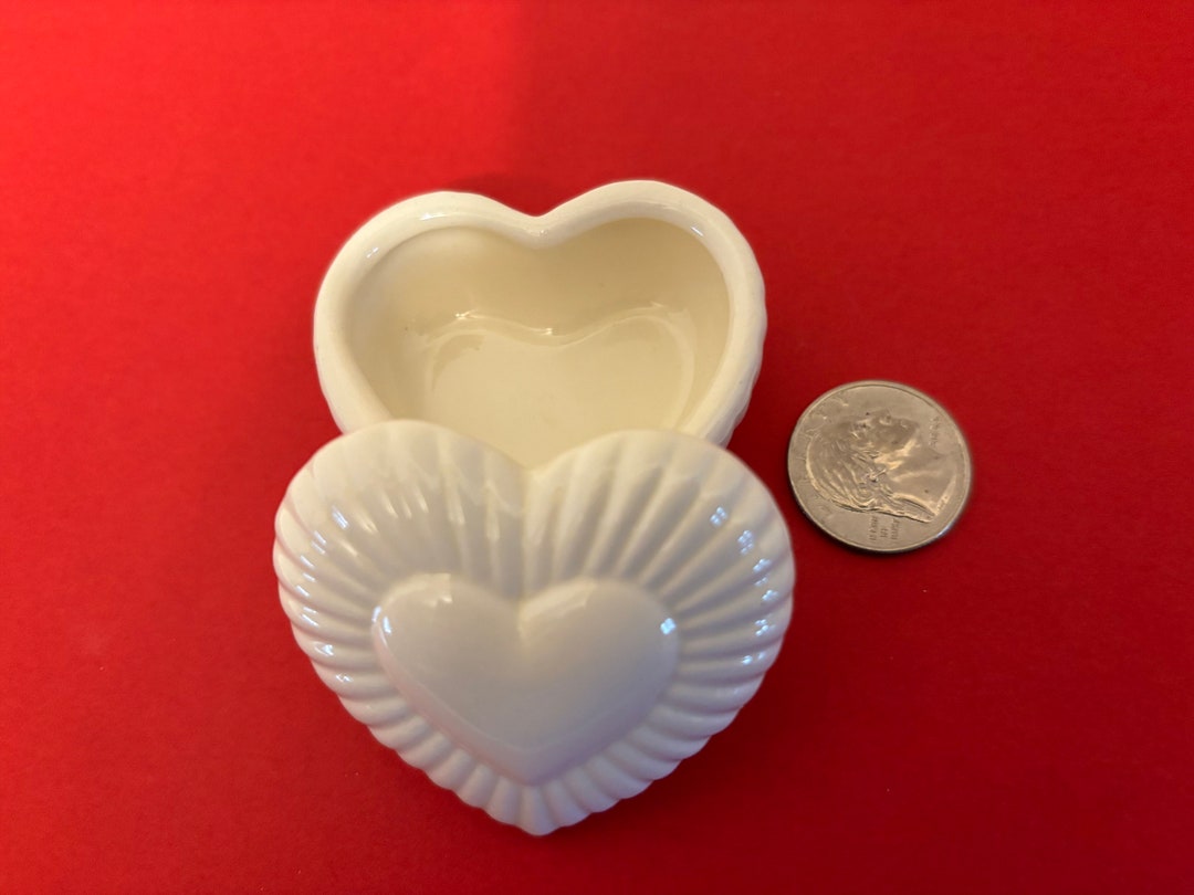 Small Tiny Porcelain Heart Shaped Box, Knick Knack, Gift Box, 2 1/4 ...