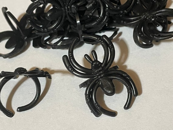 20 Count of Black Spider Rings Kids Party Embellishment 1 1/4 - Etsy