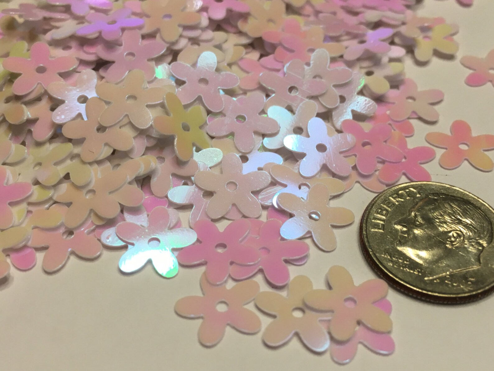 40 White Iridescent Flower Sequins / Confetti , 10 Mm (27) - Etsy