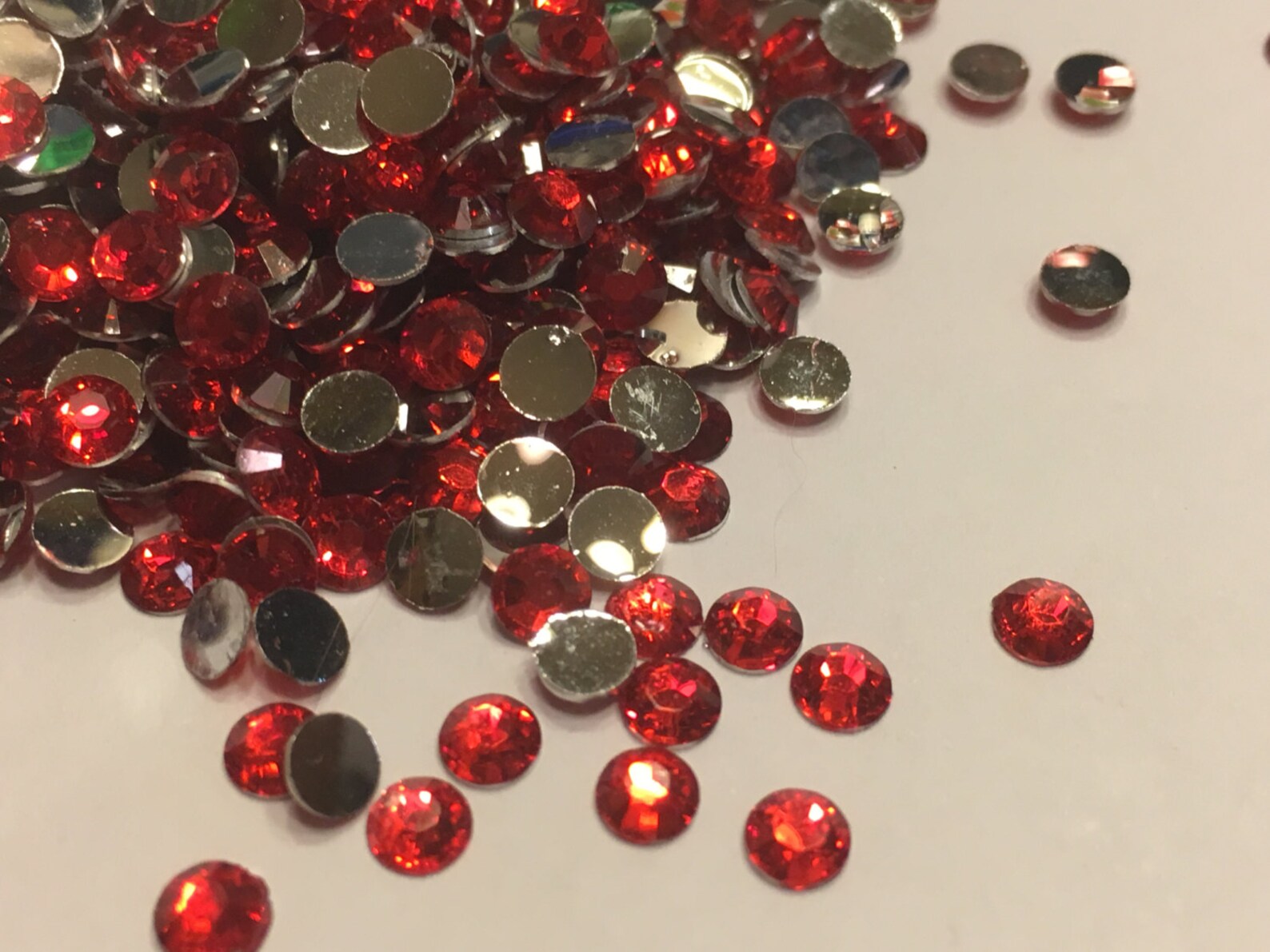 100 red flat back rhinestone beads 4 mm S11 | Etsy