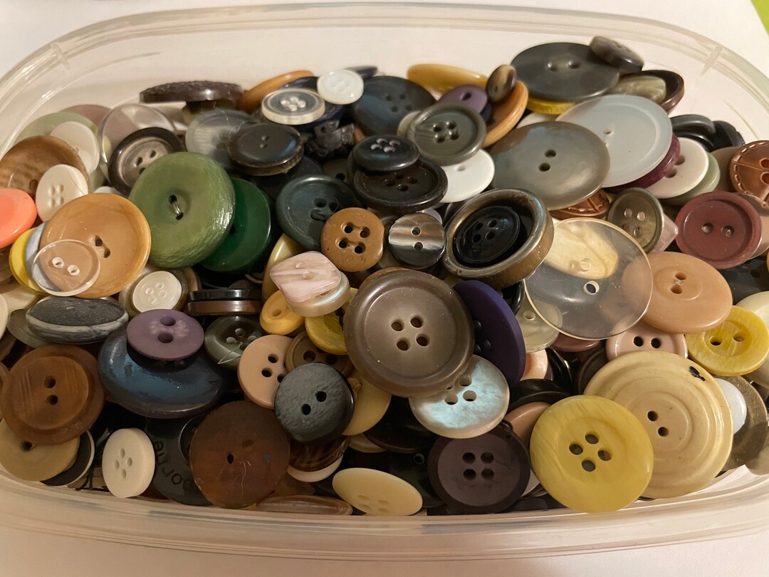 Snack Size Bag of Assorted Vintage Buttons, on Average 12-25 Mm in Size ...
