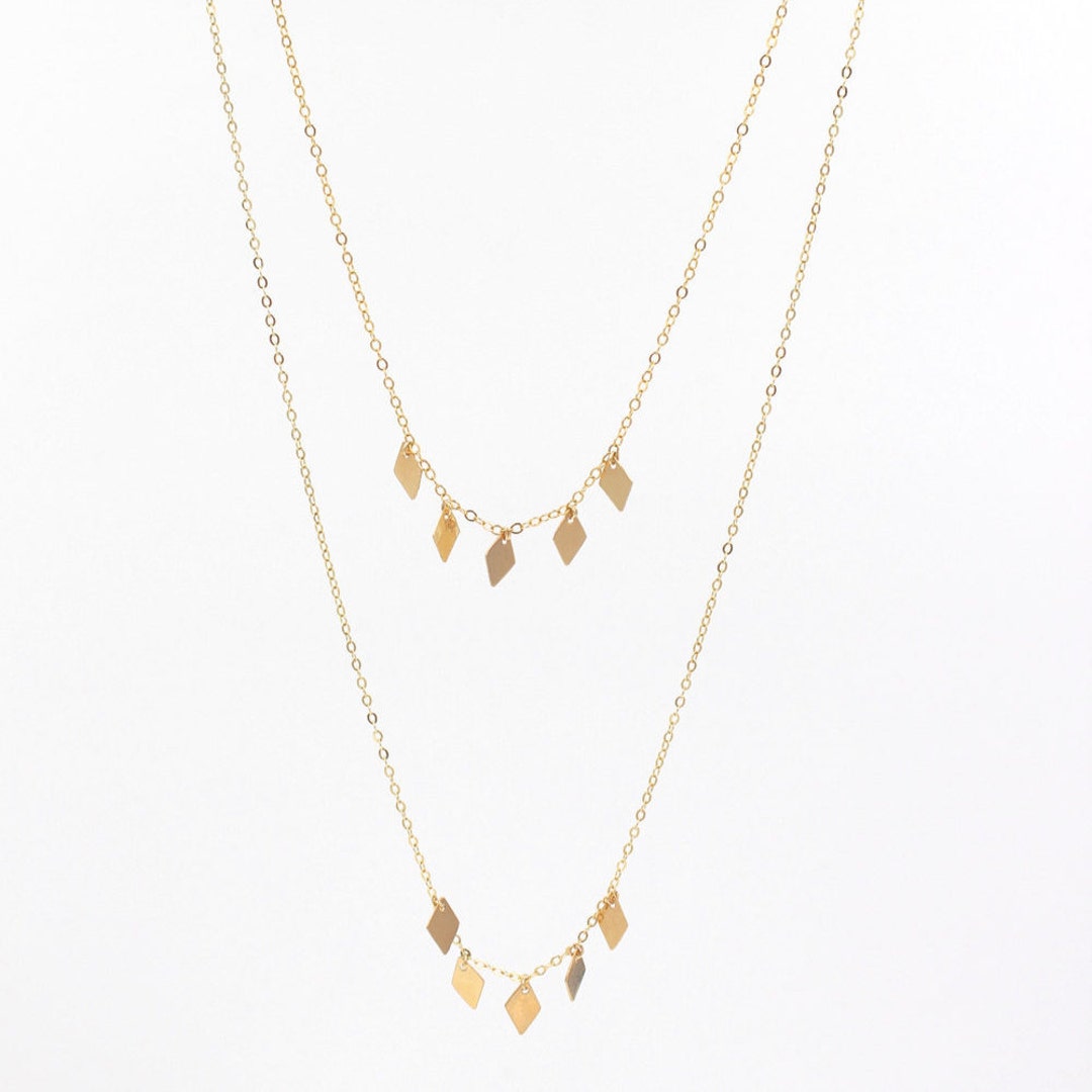 Collier DANGLE DIAMOND CHARM // Collier Charm en or délicat - Ensembles ...
