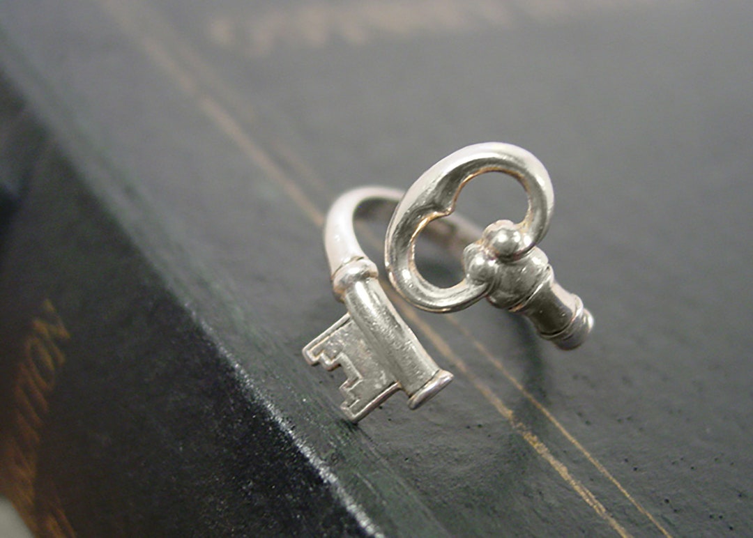 Avon Sterling Silver Secret Key Skeleton Key Ring - Vintage 1976 - Etsy