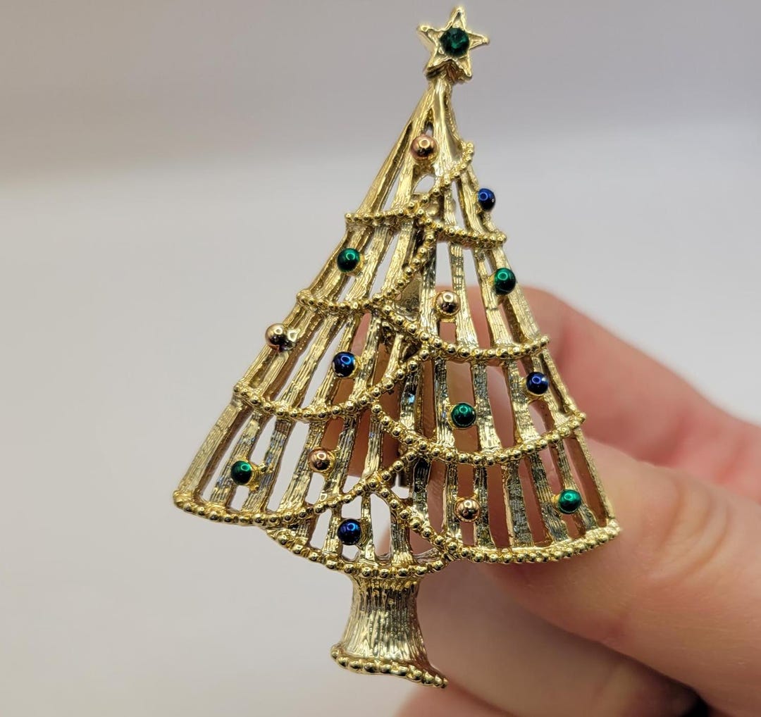 Gerry's Vintage Enameled Christmas Tree Pin – Gold Tone Holiday Brooch ...
