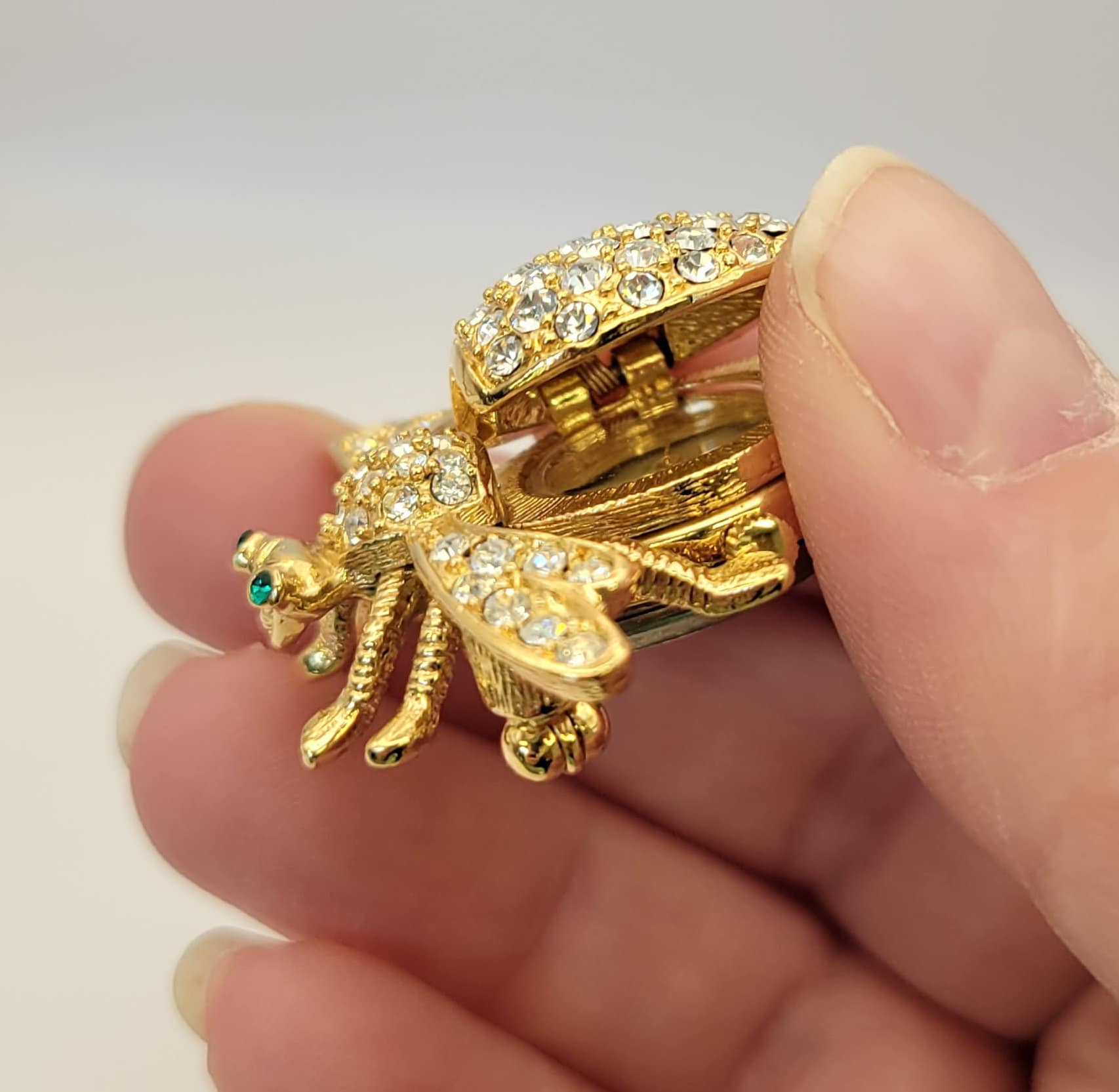 Joan Rivers Sparkling Rhinestone Bee Watch Pin - Gold Toned Joan Rivers Sparkling Rhinestone Bee Watch Pin - Gold Toned