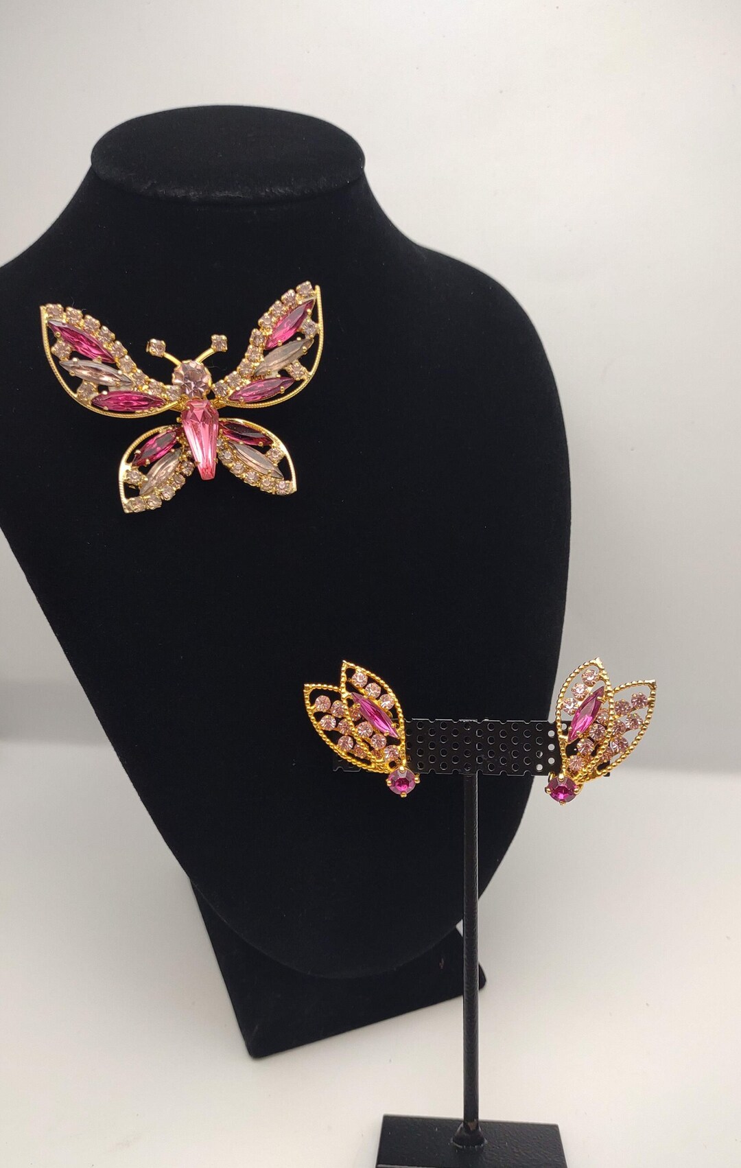 Weiss Trembling Pink Butterfly Pin and Matching Butterfly Wing Earrings ...