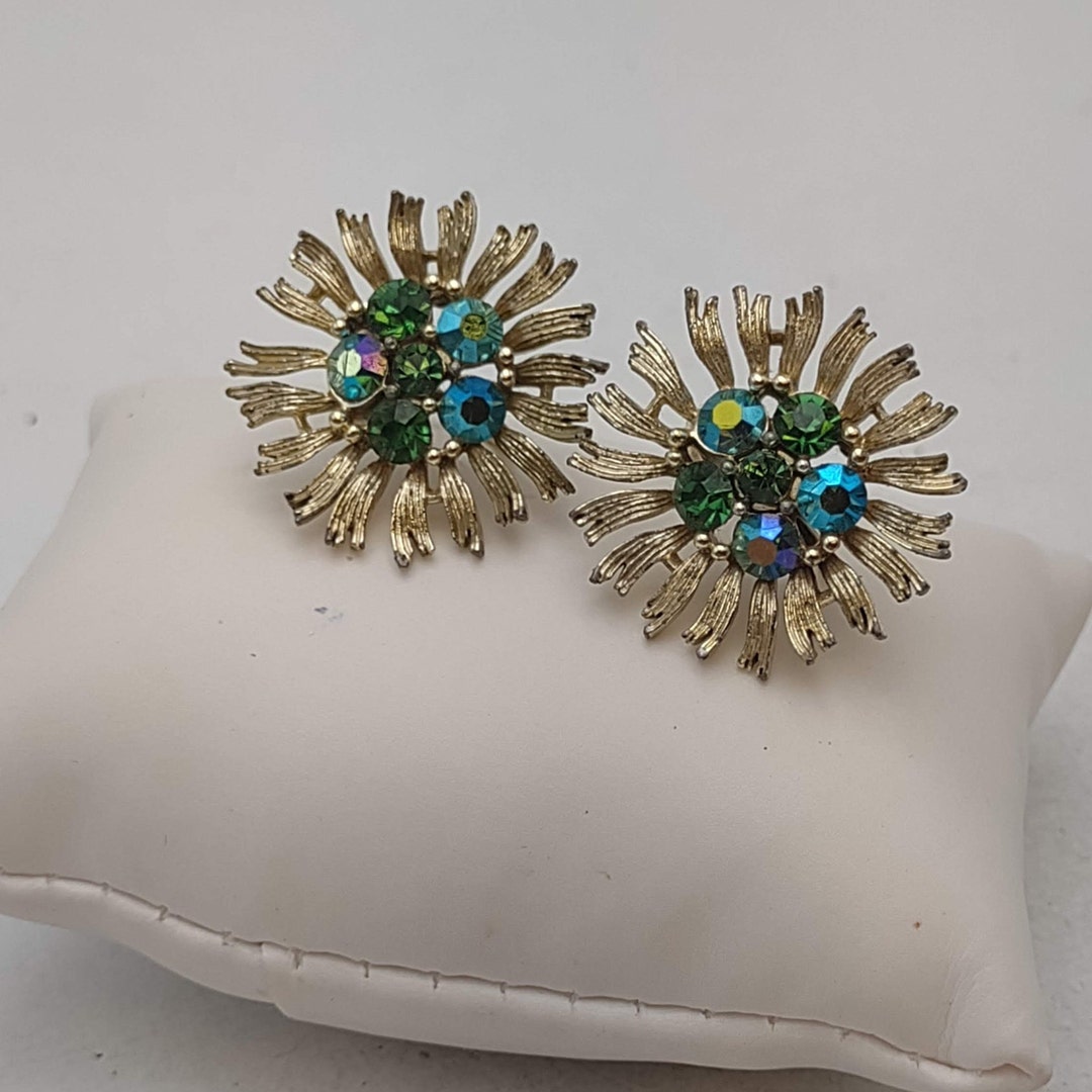 Vintage Lisner Green Faceted Rhinestone Floral Screw Back Clip Earrings ...