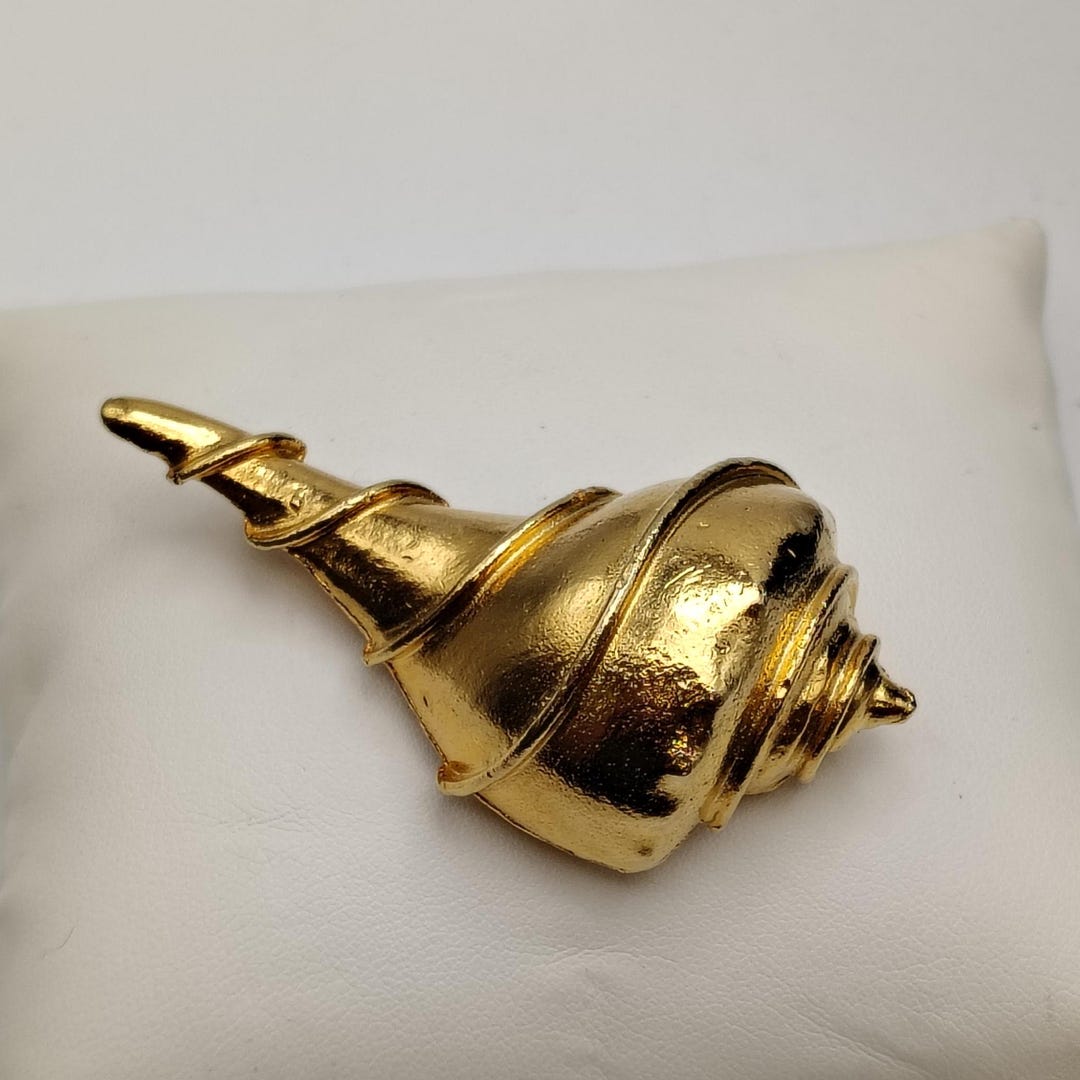 Coro Conch Shell 3D Textured Swirled Sea Shell Beach Theme Gift Topper ...