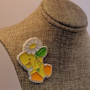 Hallmark Cards Cheerful Duck Holding Daisy Pin- Vintage Molded Plastic ...