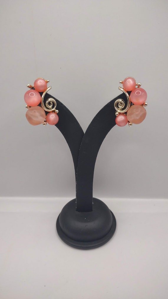 vintage lisner sculptured - Gem