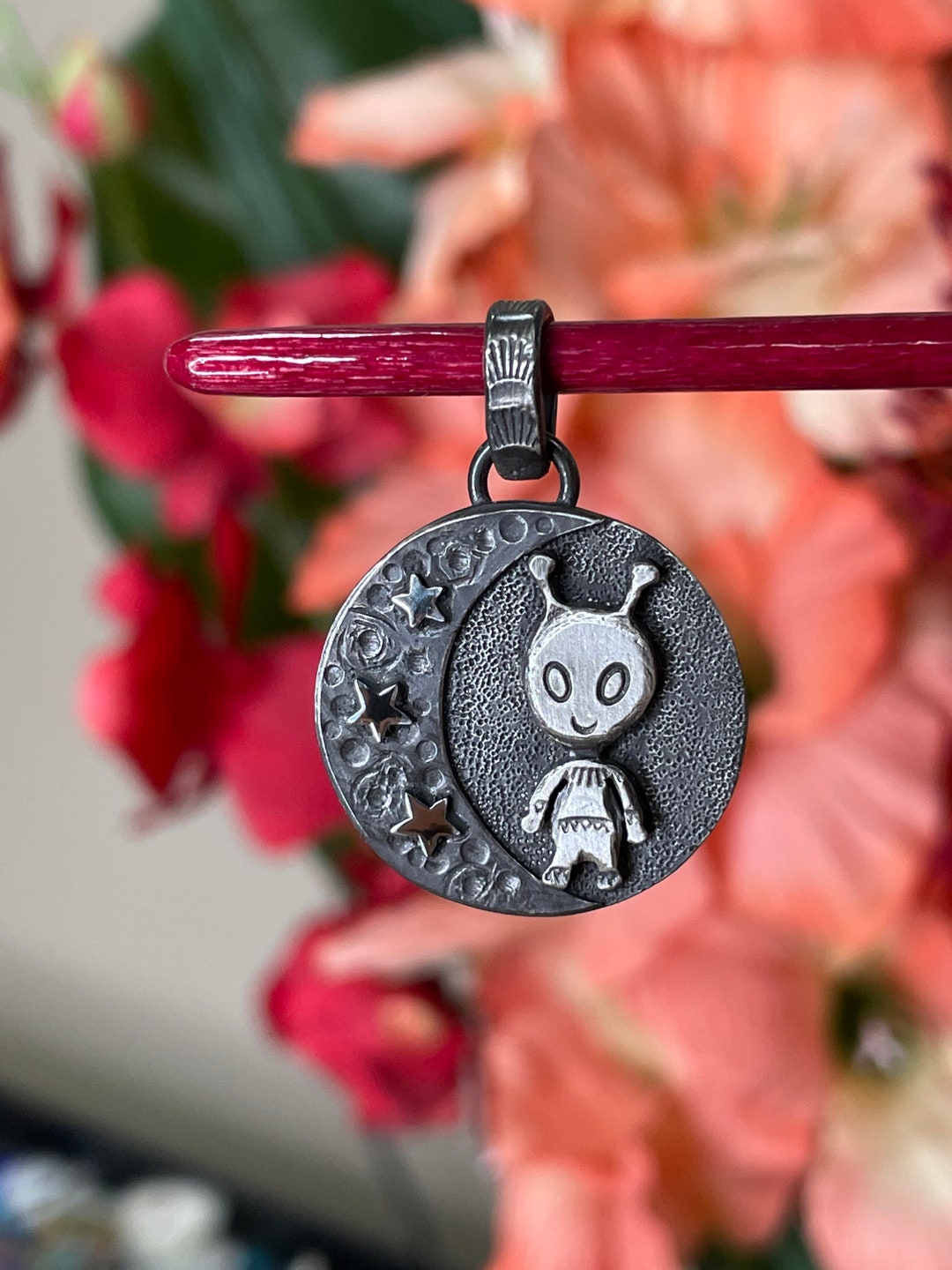 Alien Pendant - Etsy