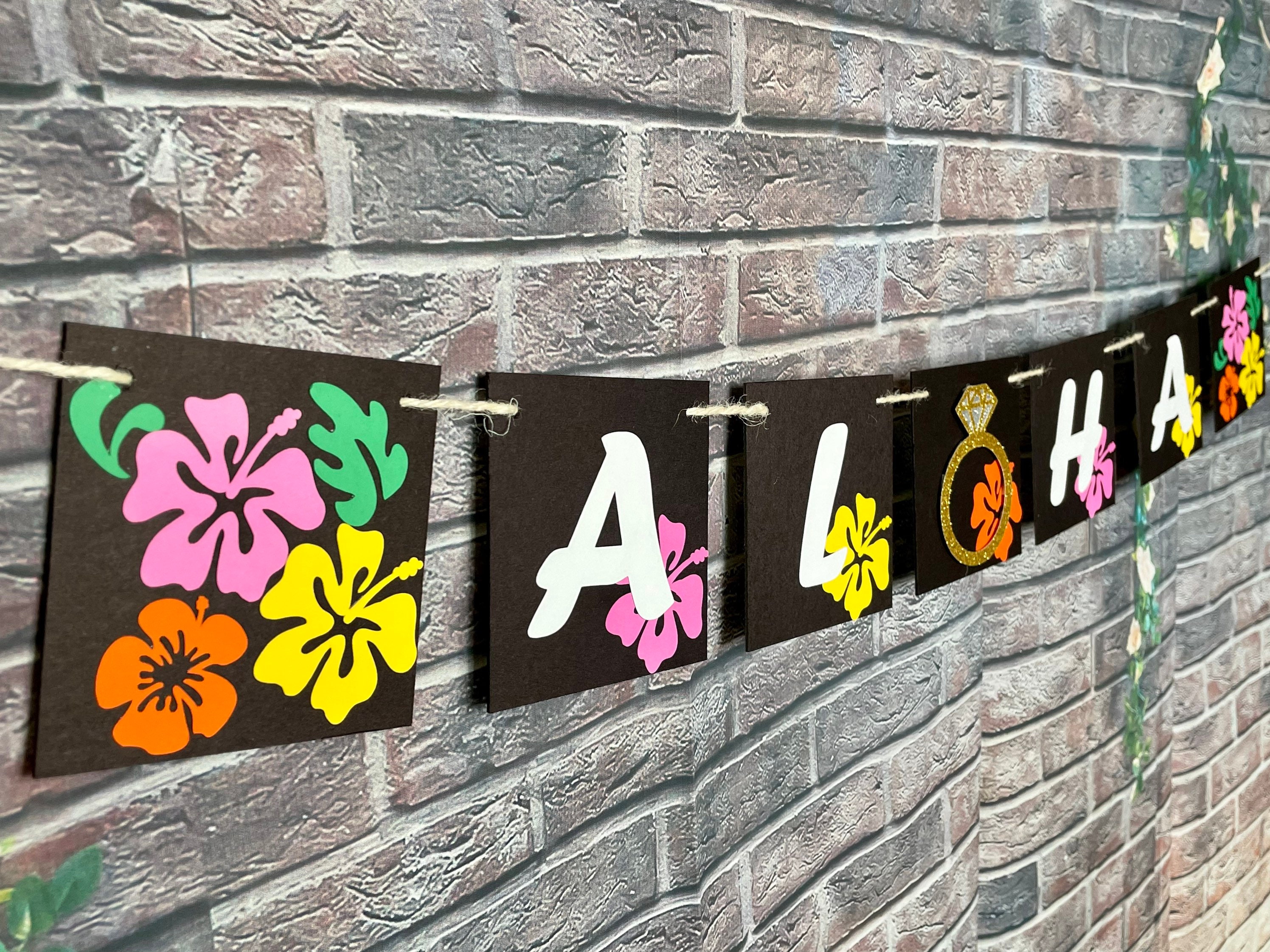 ALOHA Banner-Aloha Black/Ring Gold Garland-Fiesta hawaiana, Letrero ...