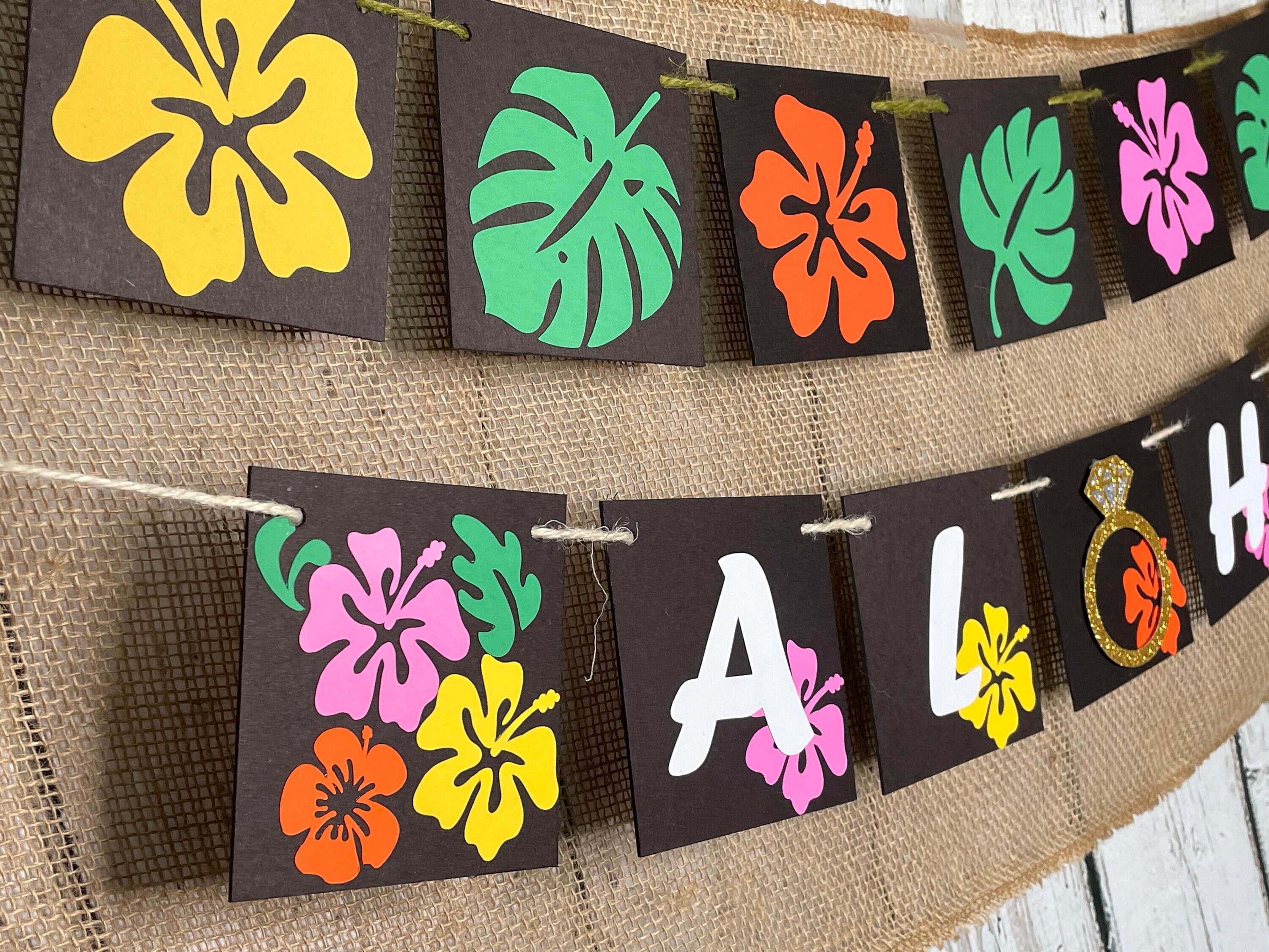 ALOHA Banner-Aloha Black/Ring Gold Garland-Fiesta hawaiana, Letrero ...