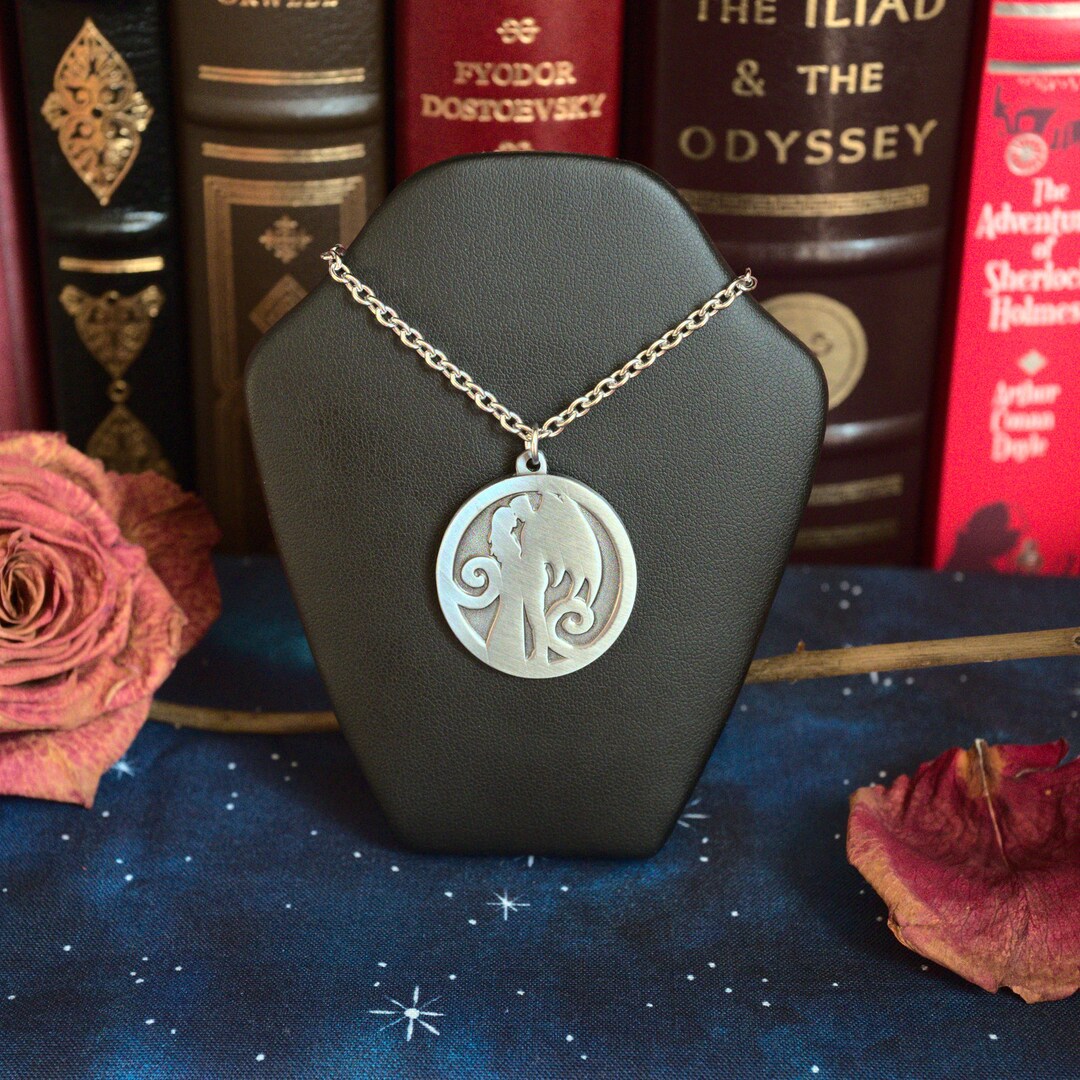 Fae Couple Silhouette Necklace - Etsy