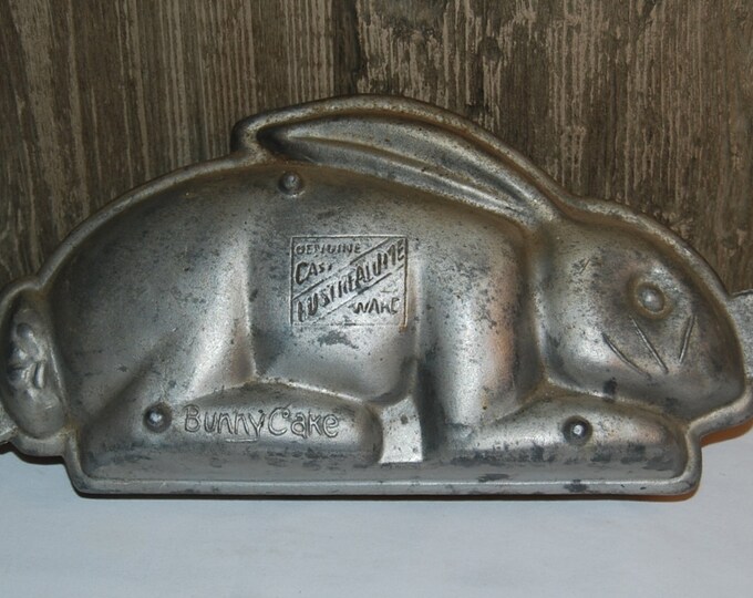 Vintage Lustrealume Bunny Cake Mold 2 Peice Cast Metal Bunny Rabbit ...