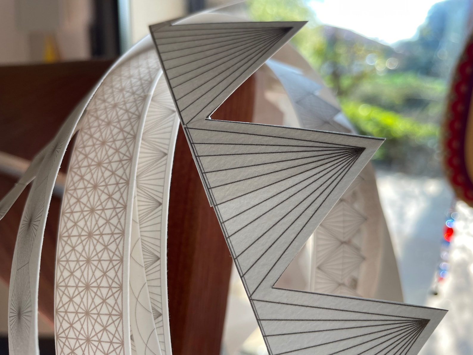 Craft Paper Crowns-template-triangles Geometry Glow-royal - Etsy