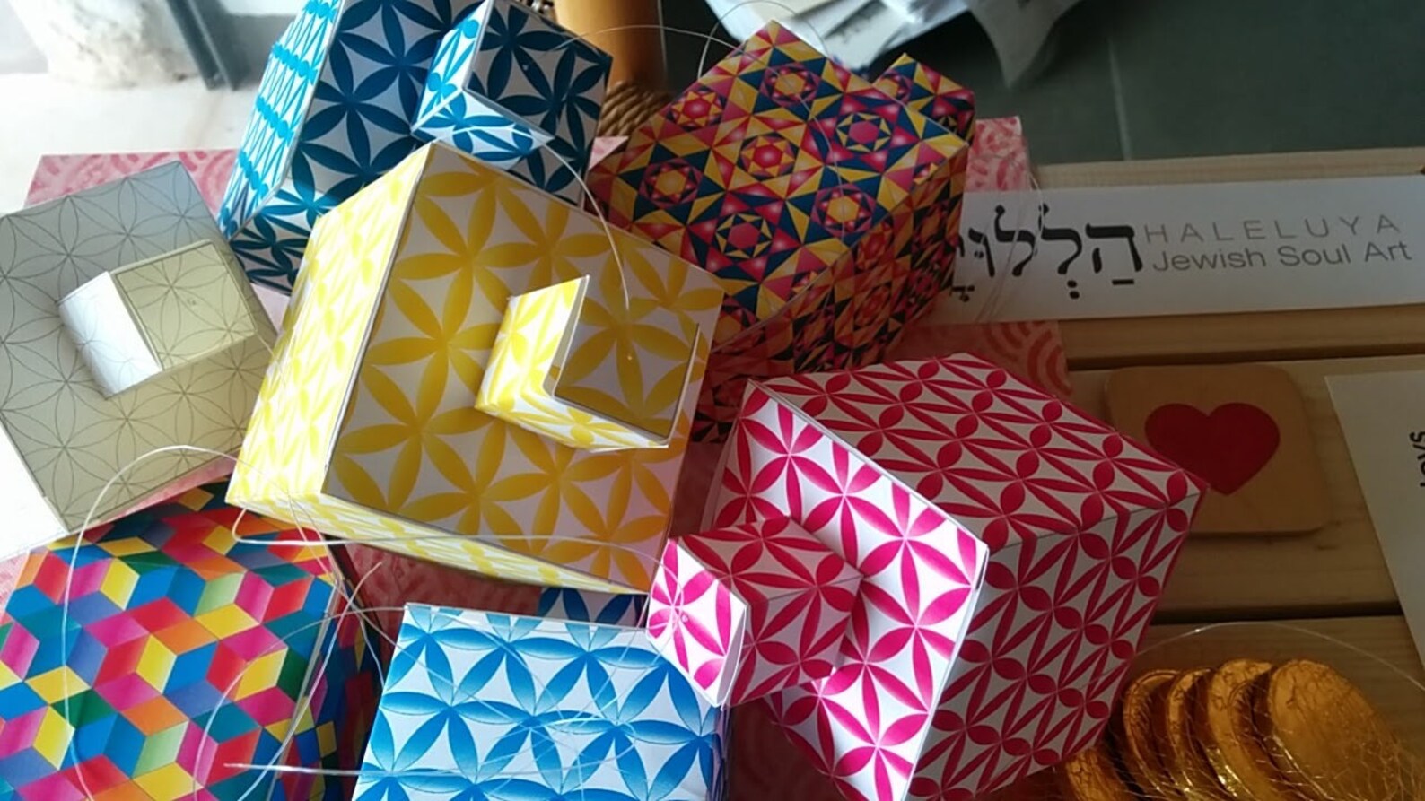 3 Dreidels Hanukkah Decorations Paper Crafts DIY - Etsy Israel