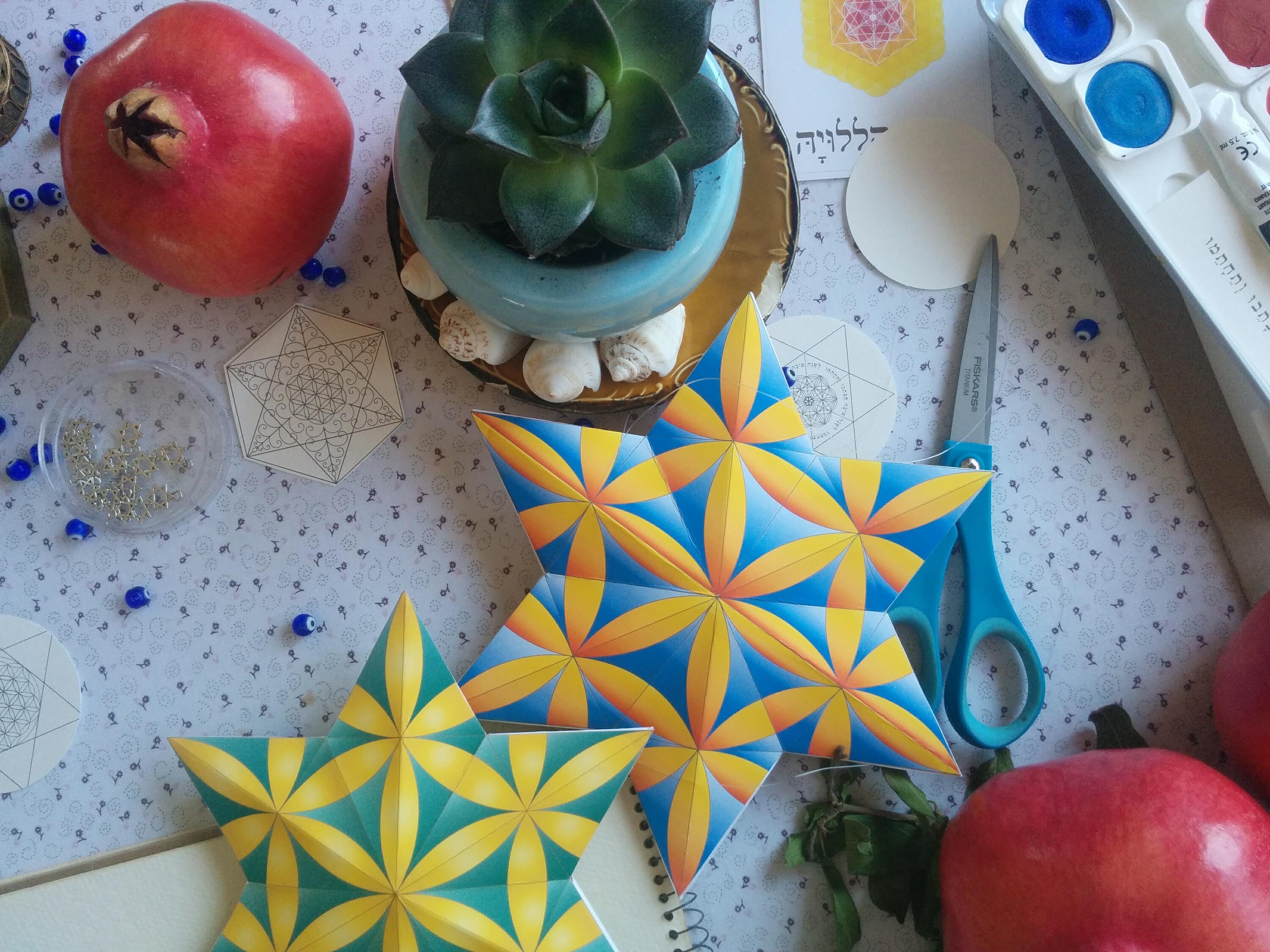 Make Sukkot Decorations-craft 3D Paper Stars of David to Decorate the ...