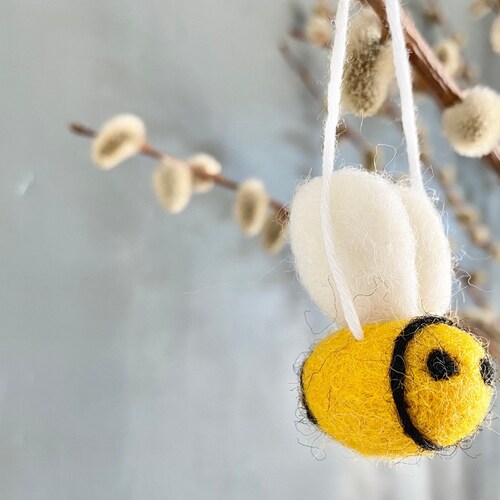Felt Bumble Bee Wool Bees for Crafting Garlands Mobiles - Etsy