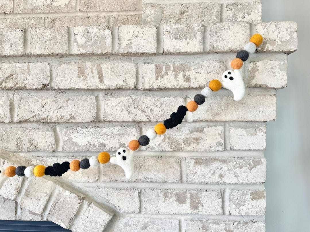 Customizable Ghost & Flying Bat Garland - Halloween Felt Ball Bunting ...