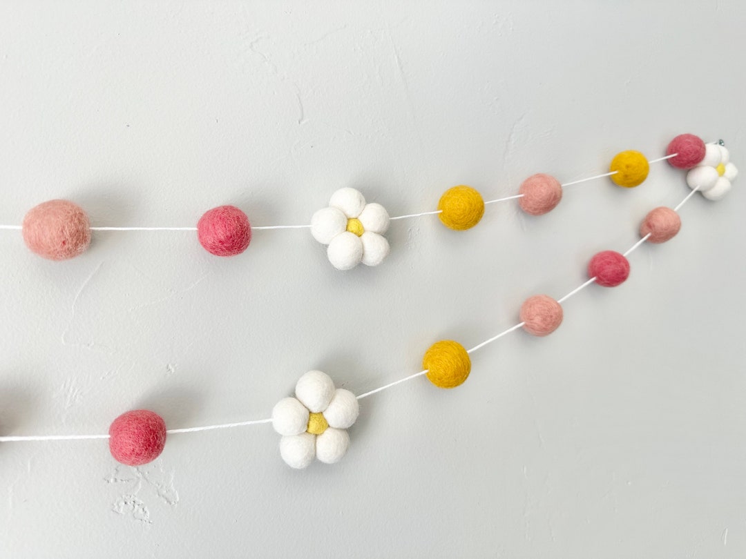 White Daisy Garland - Shades of Pink & Gold Felt Balls on Floral Banner ...
