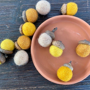 Custom Shades of Gold Felted Wool Acorns - Acorn Ornament - Acorn ...