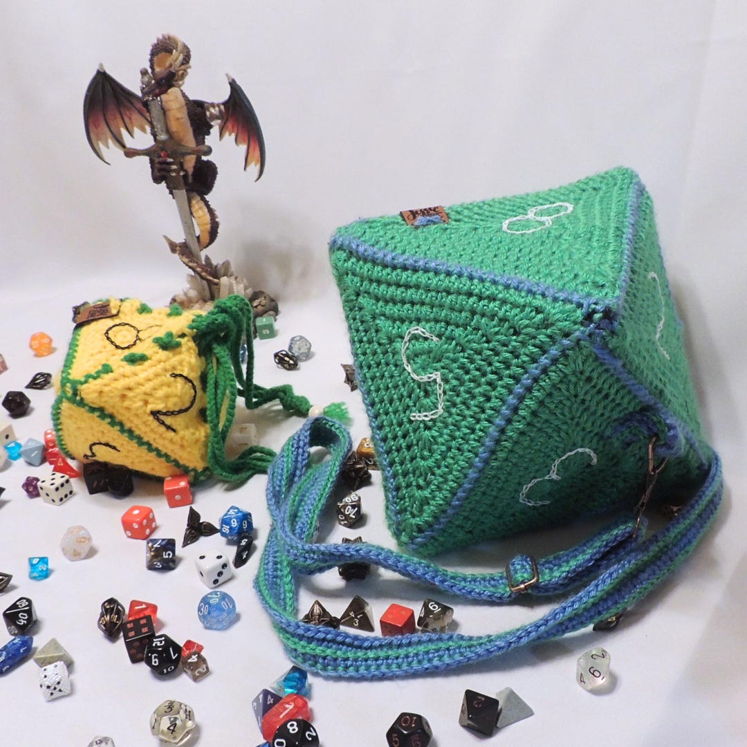 D8 Dice & Shoulder Bag Pattern PDF - Easy Aran Yarn Seamed Triangle ...