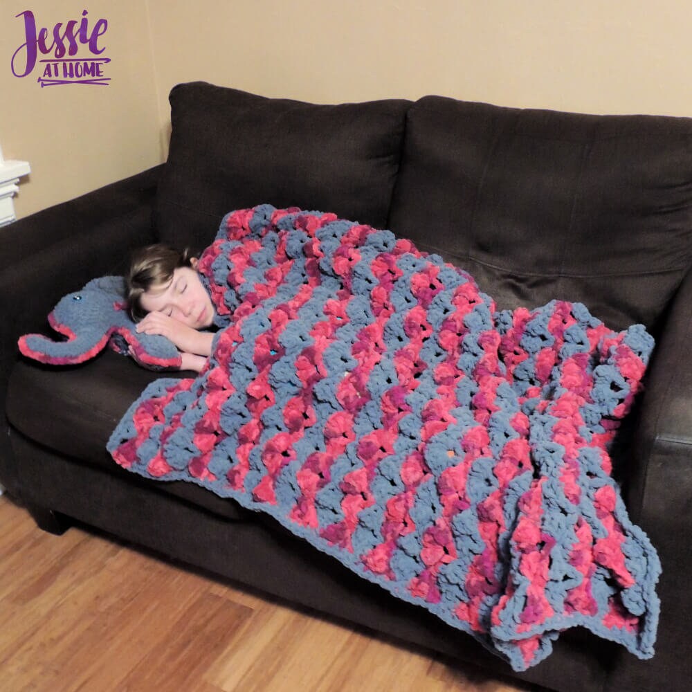 Sofa Sweet Sofa - a Cozy Crochet Sofa Throw Pattern - Crochet PATTERN ...