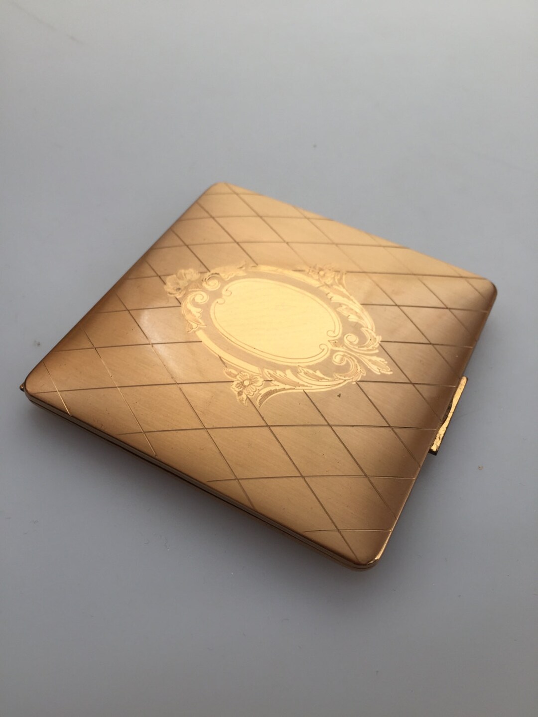 1950s Vintage ELGIN AMERICAN Powder Compact ENGRAVED Top Make-up ...