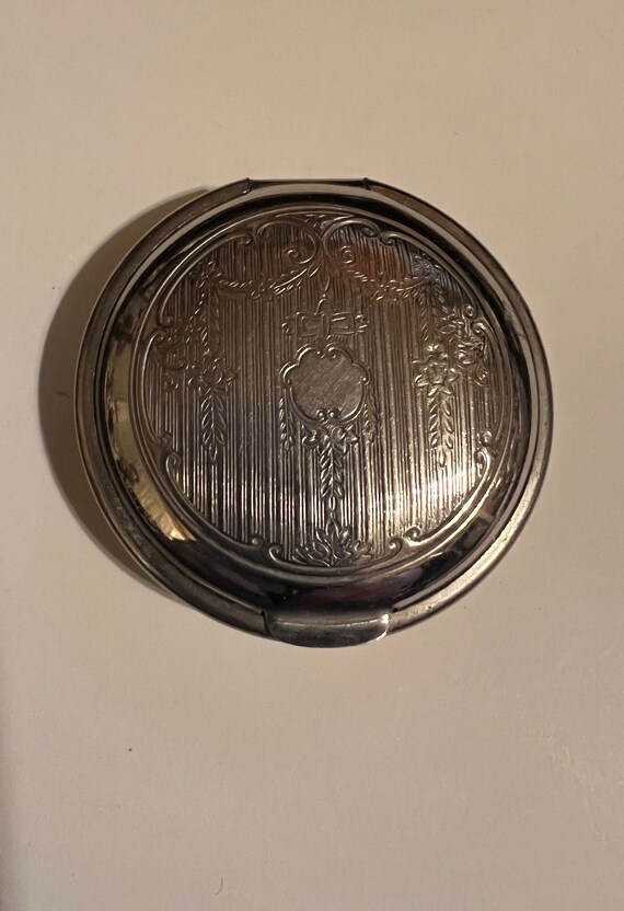 vintage compact, 1930's art deco, petit point on silk… - Gem