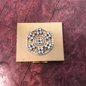 1950s Vintage JEWELED COMPACT Powder Compact Faux Pearls & Rhinestone ...