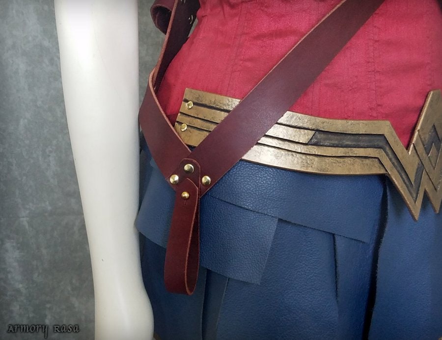 Wonder Woman Harness & Scabbard - Etsy Sweden