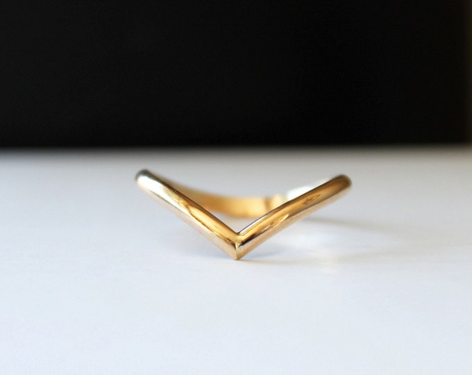 14kt Gold Filled Chevron Ring . Handcrafted . Made to Order - Etsy