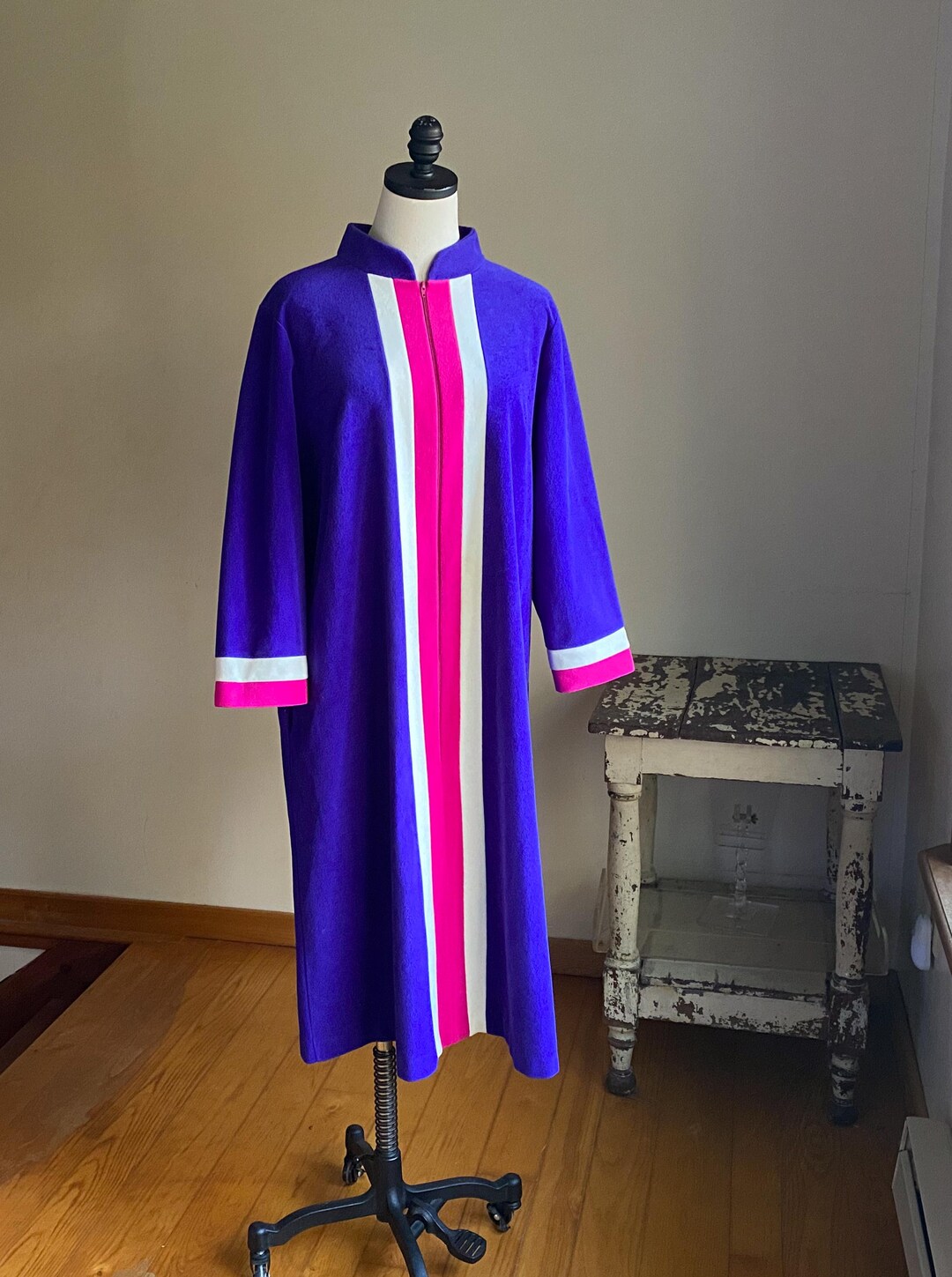 Vintage 70’s Purple Robe Velour Zip Front Bathrobe Pink & White Vanity ...