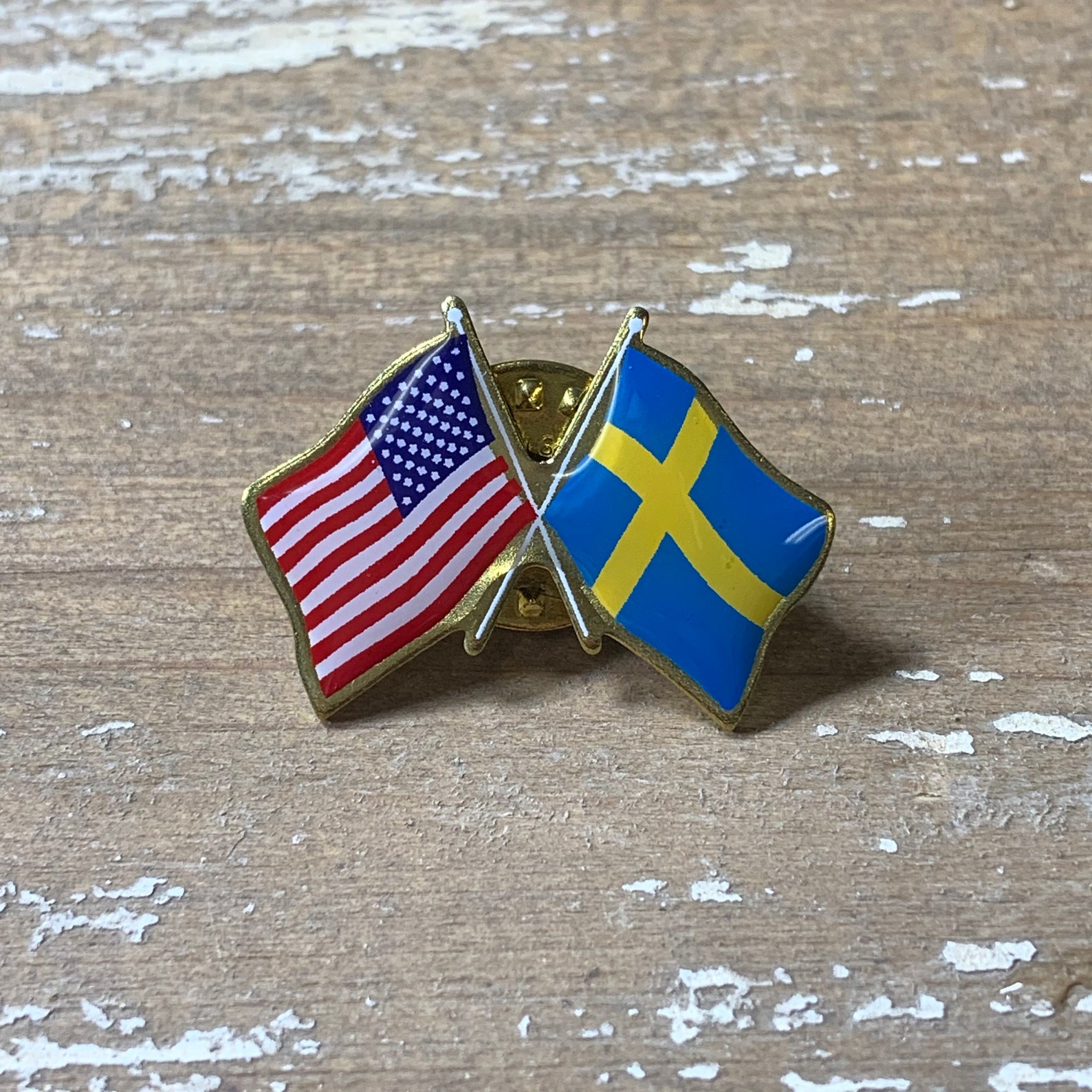 Sweden and U.S. Double Waving Crossed Flags Friendship Lapel Pin - Made ...