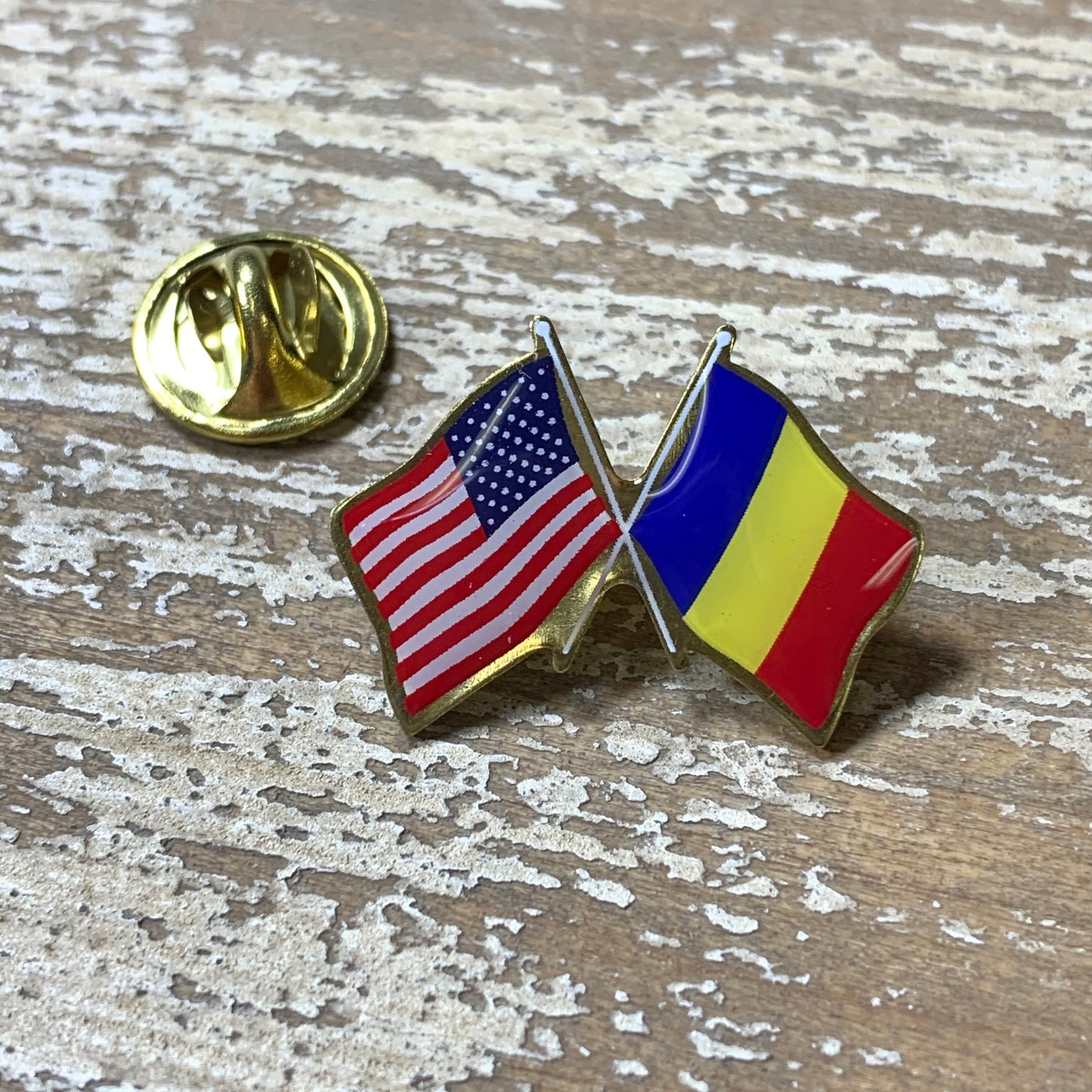 Chad and U.S. Double Waving Crossed Flags Friendship Lapel Pin - Made ...