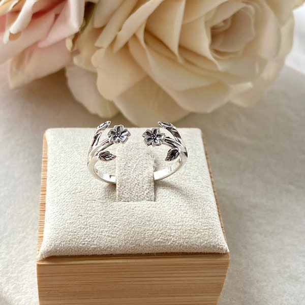 Floral Silver Ring - Etsy