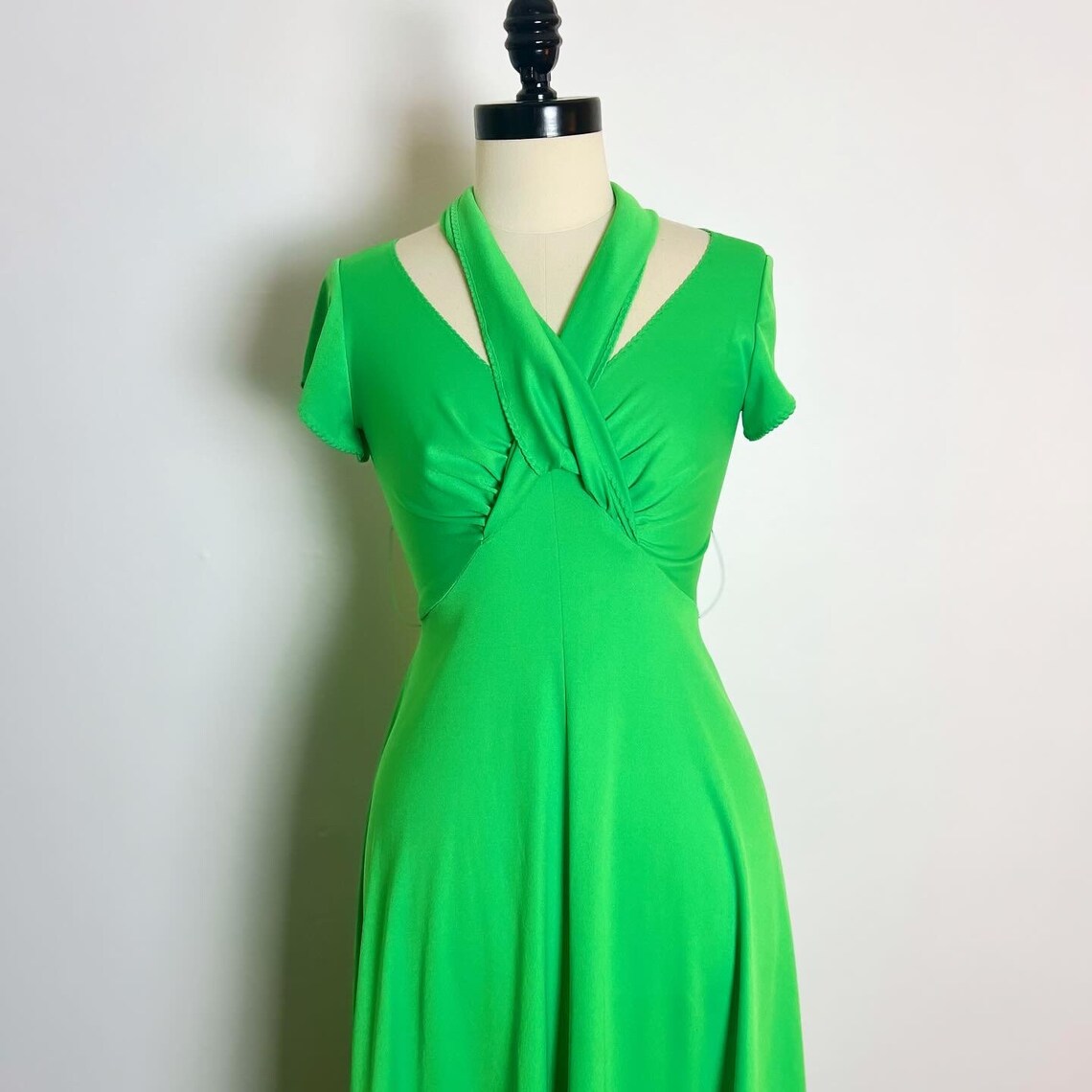SHAMROCK Kelly Apple Green 1970’s 70s Empire Waist Plunging V Bust ...